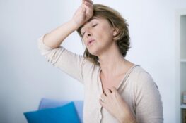 Heat in the face: causes and treatment - Fastlyheal